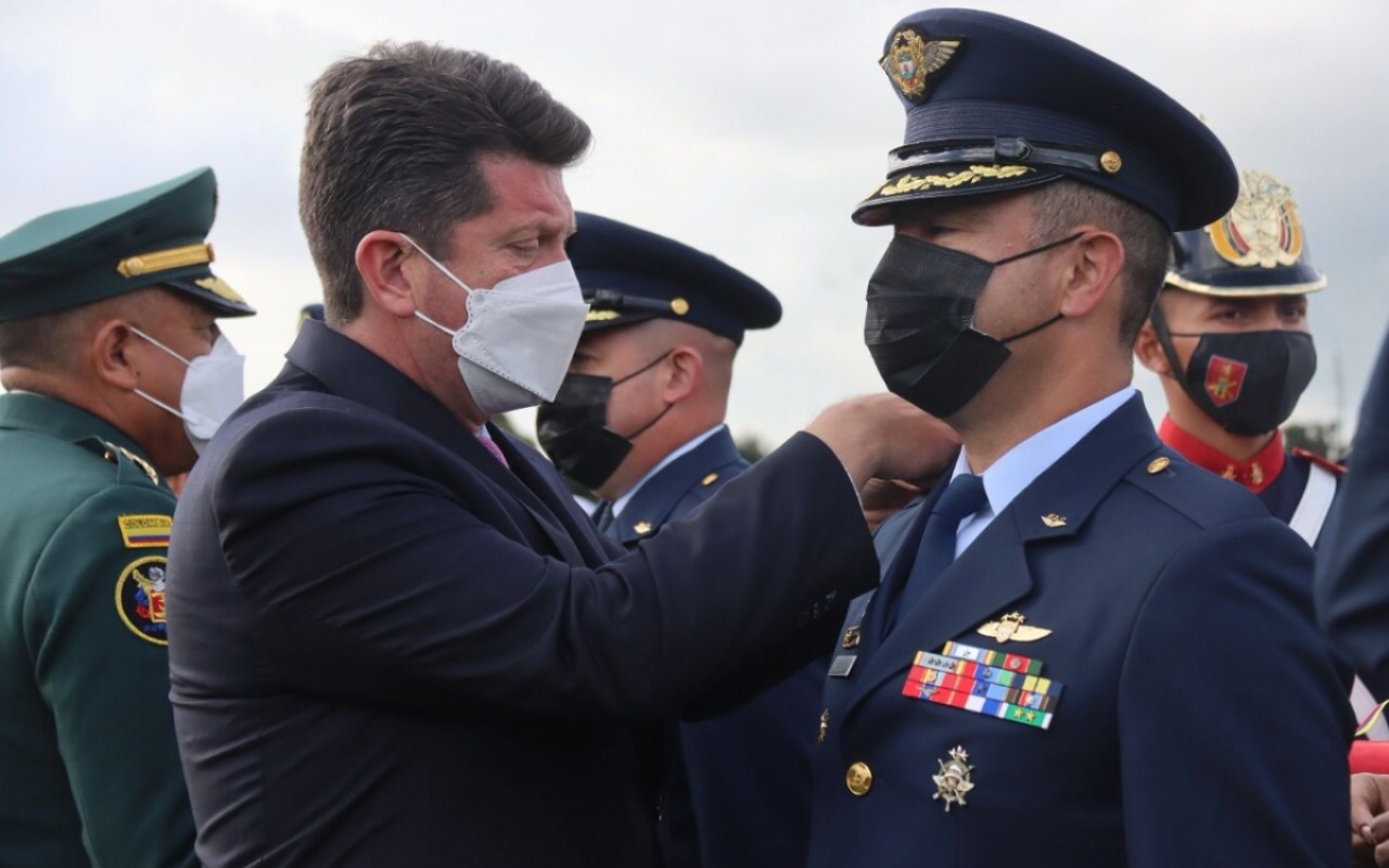 16 Oficiales de su Fuerza Aérea Colombiana ascendieron al grado de Coronel en Bogotá | Fuerza ...